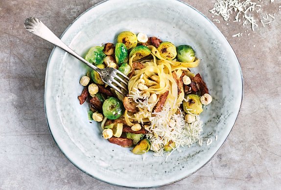 Recept na tagliatelle s kapustou a ořechy - Recepty.cz - On-line kuchařka